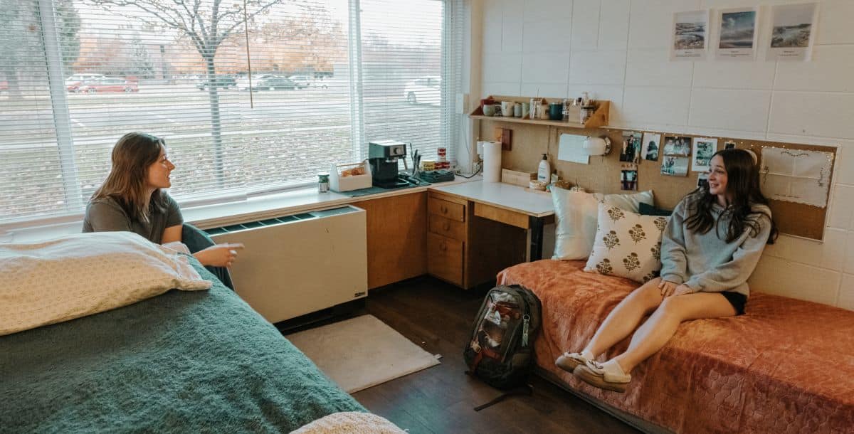 FIRST YEAR HOUSING: WHAT YOU REALLY NEED TO KNOW ABOUT COLLEGE DORMS ...